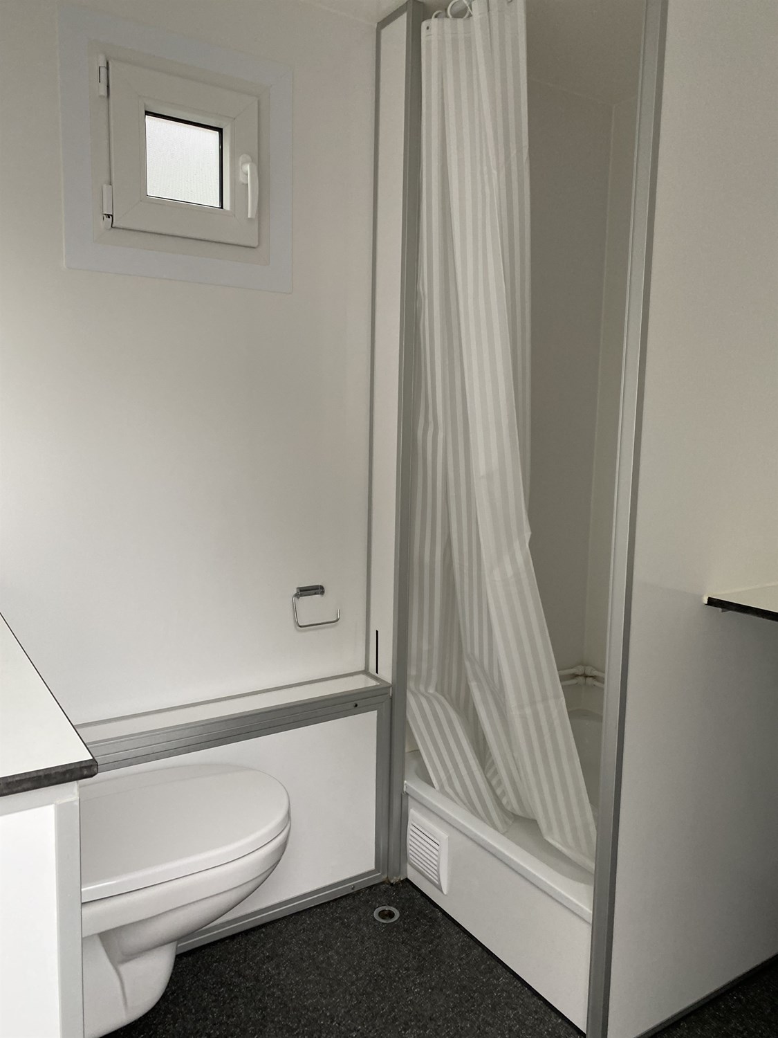 Bad Mobil med 1 komplet badeværelse / bryggers